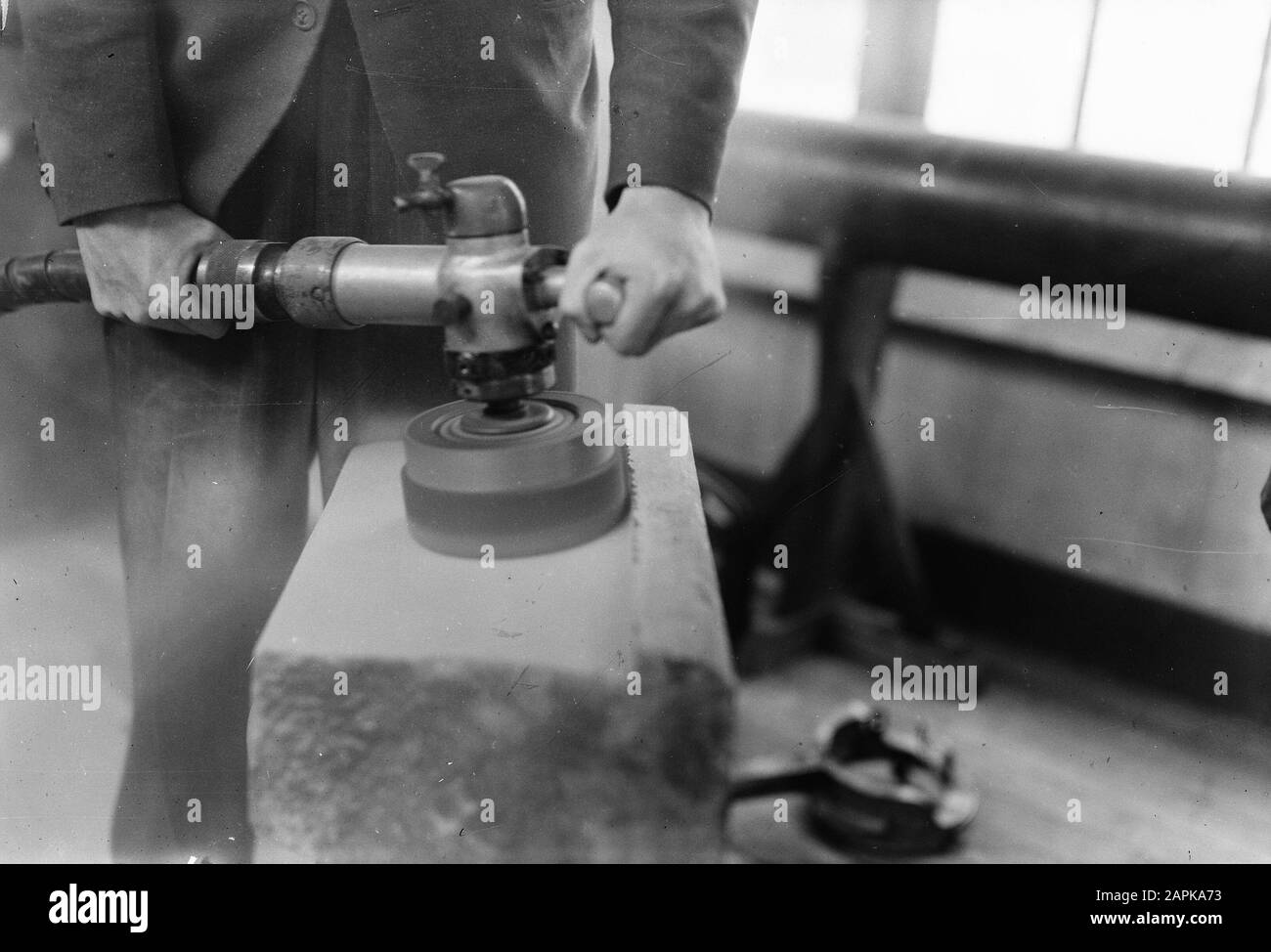 Mechanics of materials Black and White Stock Photos & Images - Alamy