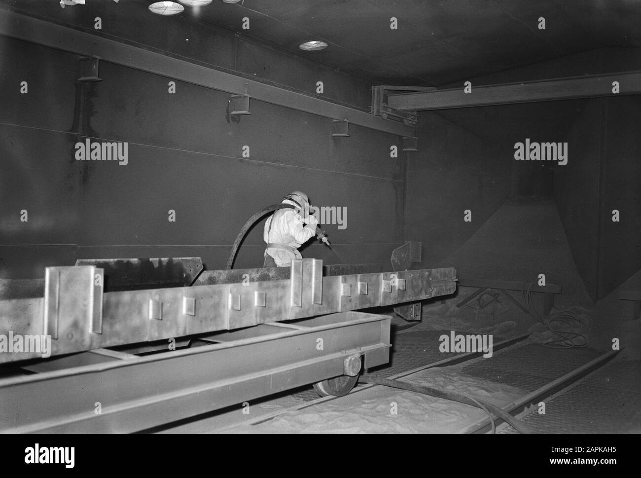 10x15 Spray cabin for sandblasting at fa. Braat at Rotterdam Date: May ...