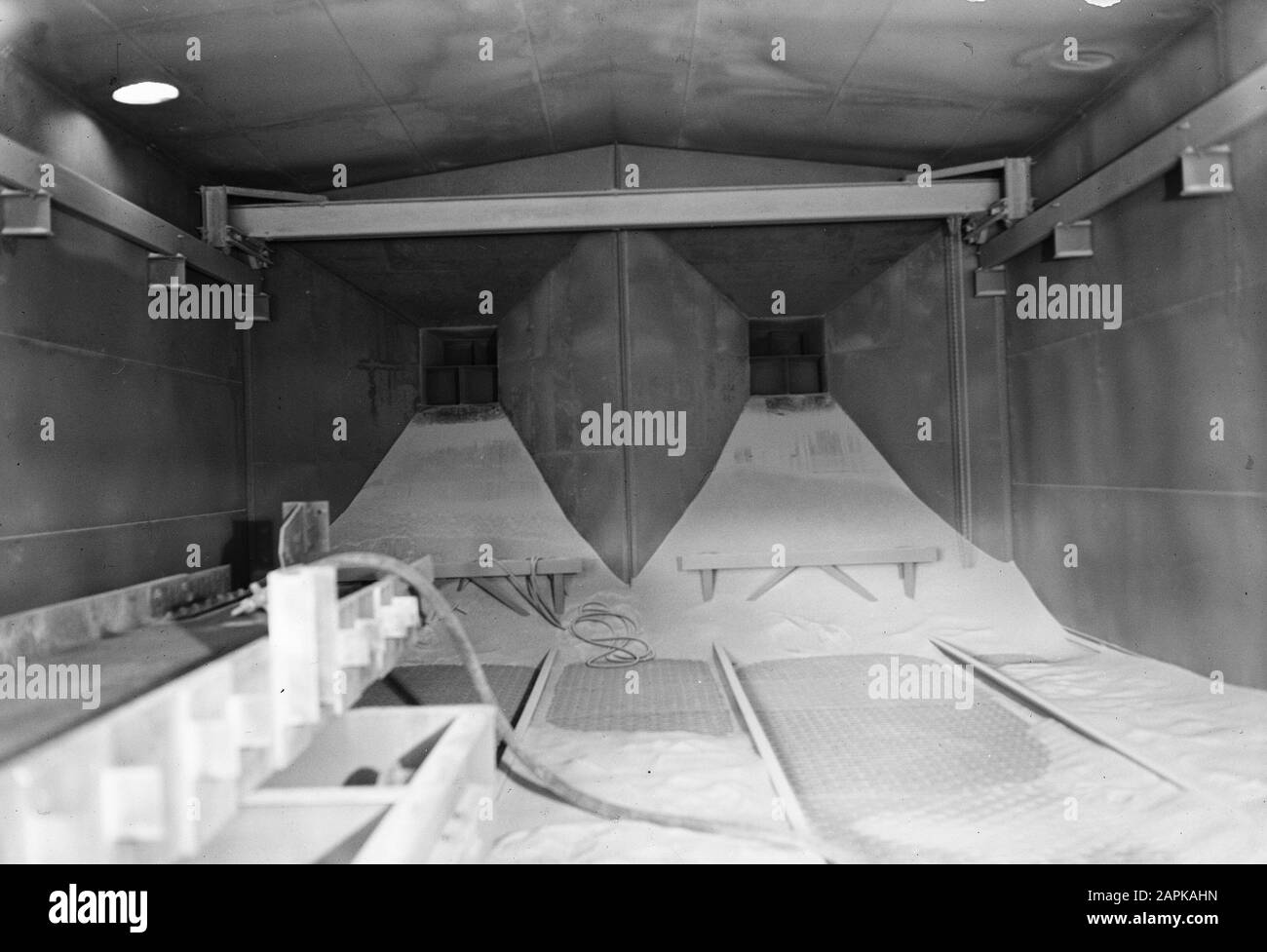 10x15 Spray cabin for sandblasting at fa. Braat at Rotterdam Date: May ...