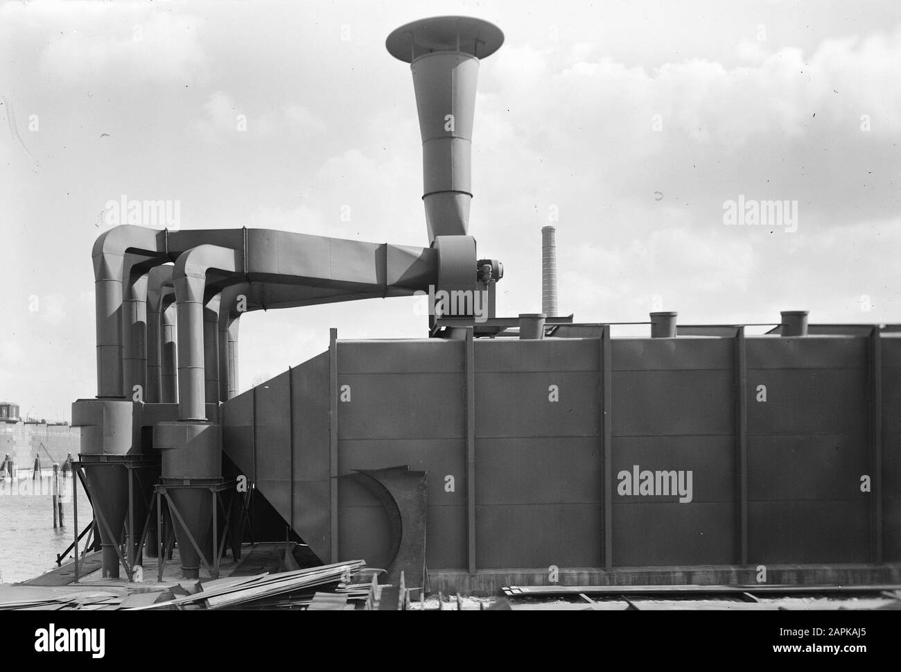 10x15 Spray cabin for sandblasting at fa. Braat at Rotterdam Date: May ...