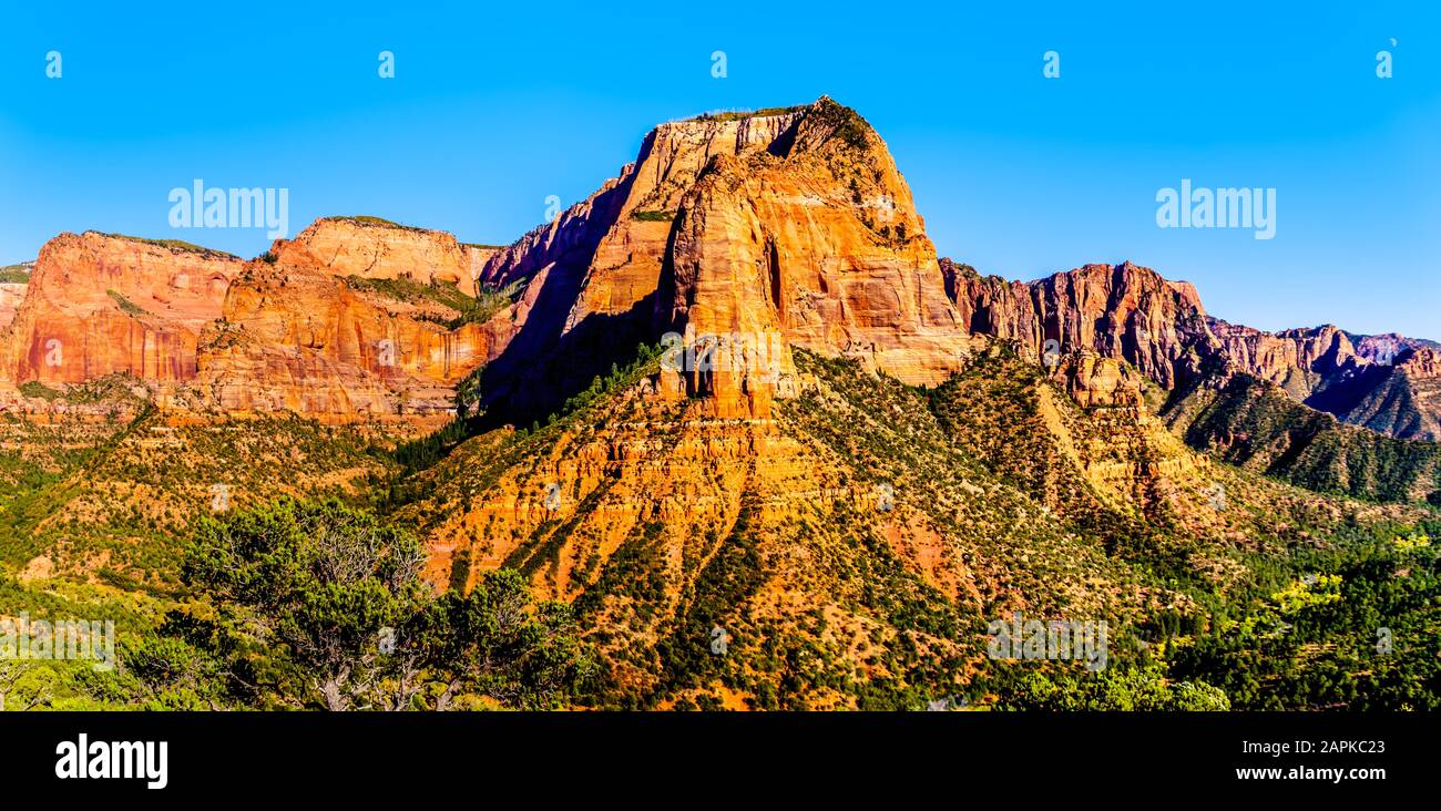 Red rock peaks hi-res stock photography and images - Alamy