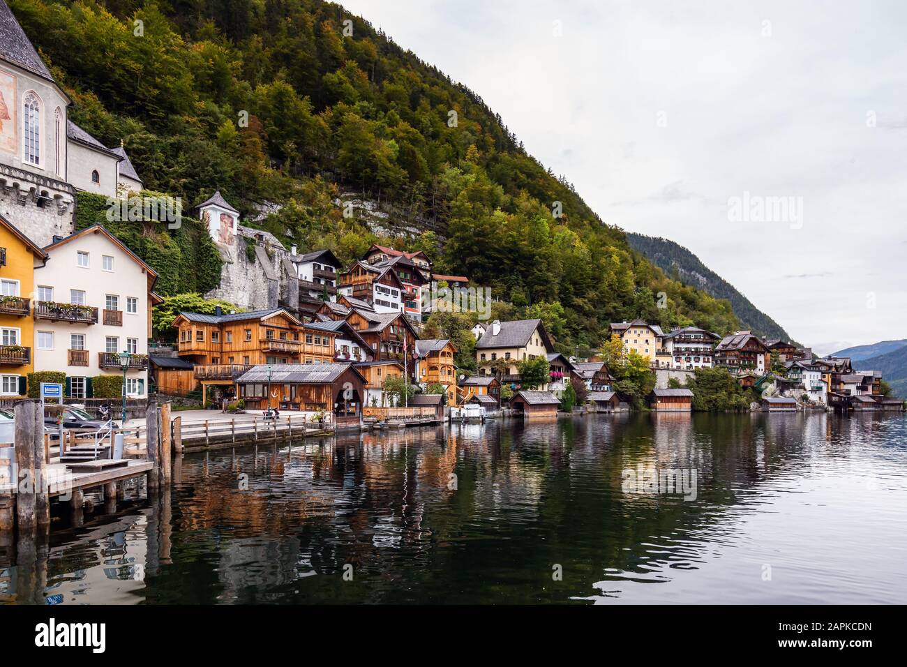 Scenic picture-postcard view of famous Hallstatt mountain village in the Austrian Alps at ...