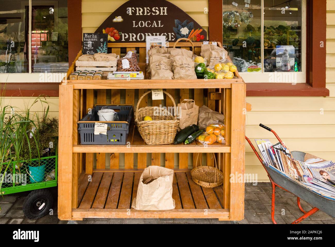 Local fresh produce hi-res stock photography and images - Alamy