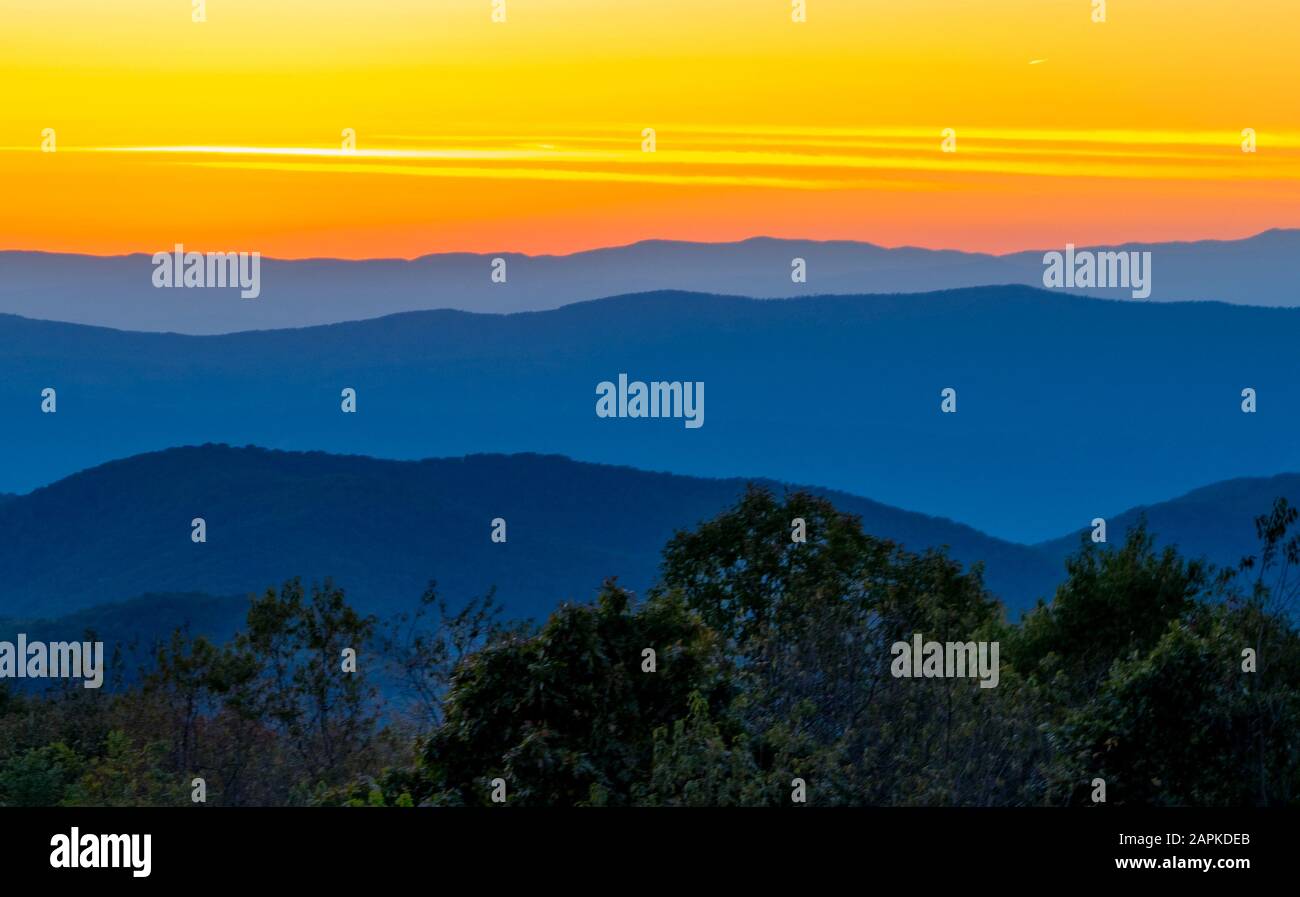 Mountains sunset virginia hi-res stock photography and images - Alamy