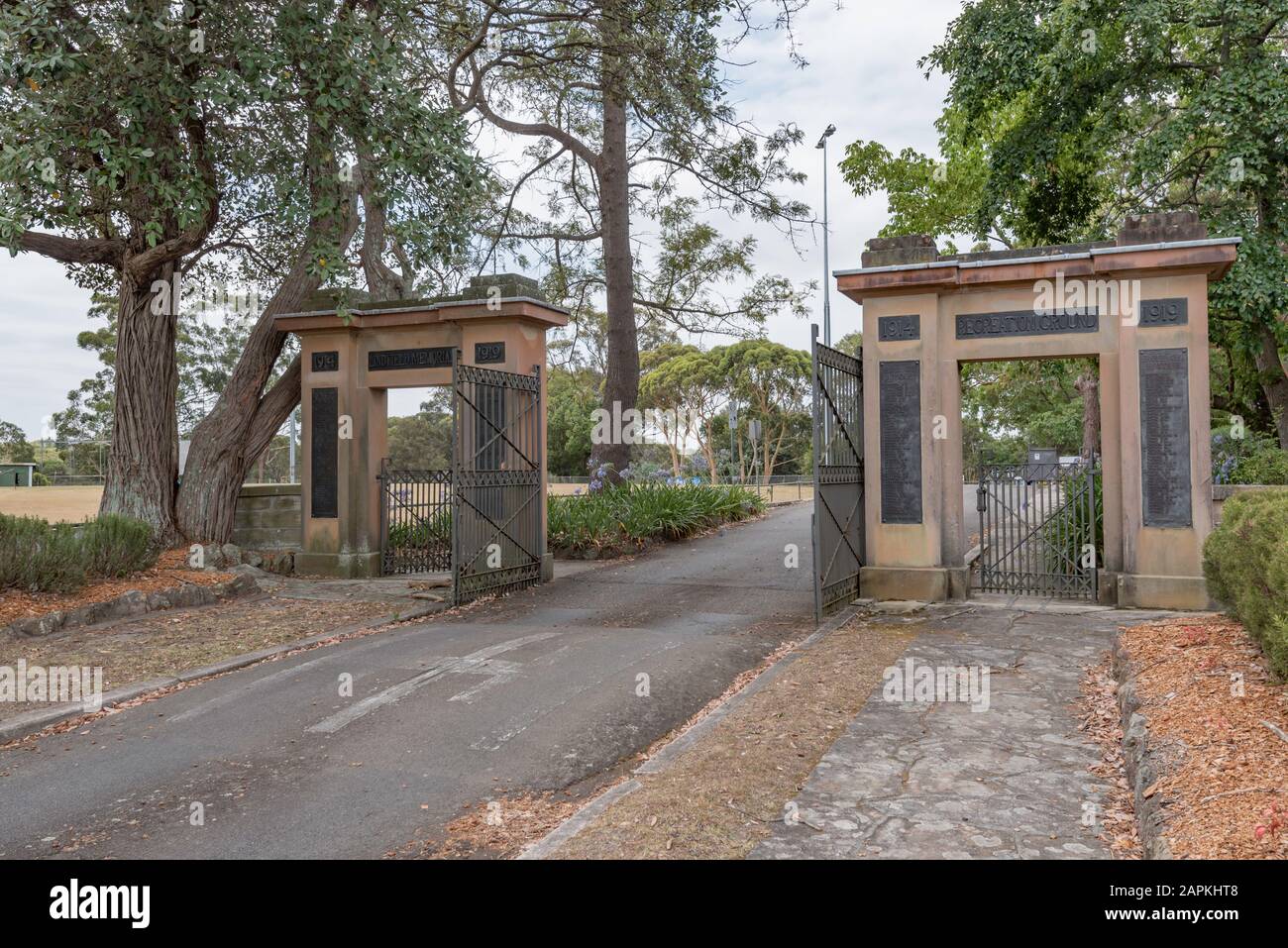 World War One memorial gates at the Soldiers Memorial Park in the ...