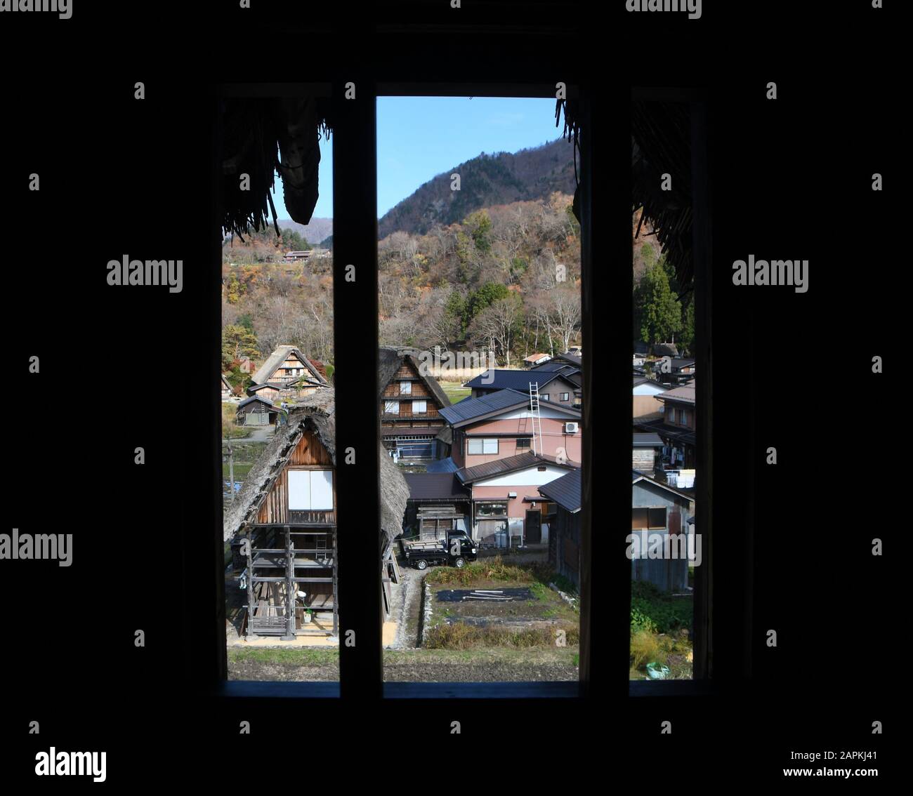 Kayabuki No Sato, Japan. 20th Nov, 2018. The thatched roof houses in ...