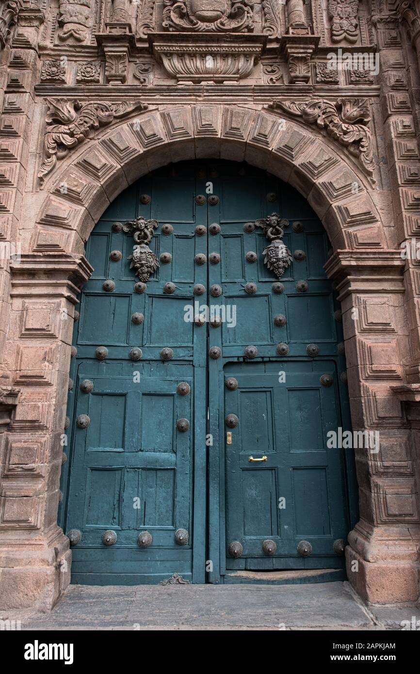 Distressed architecture hi-res stock photography and images - Alamy