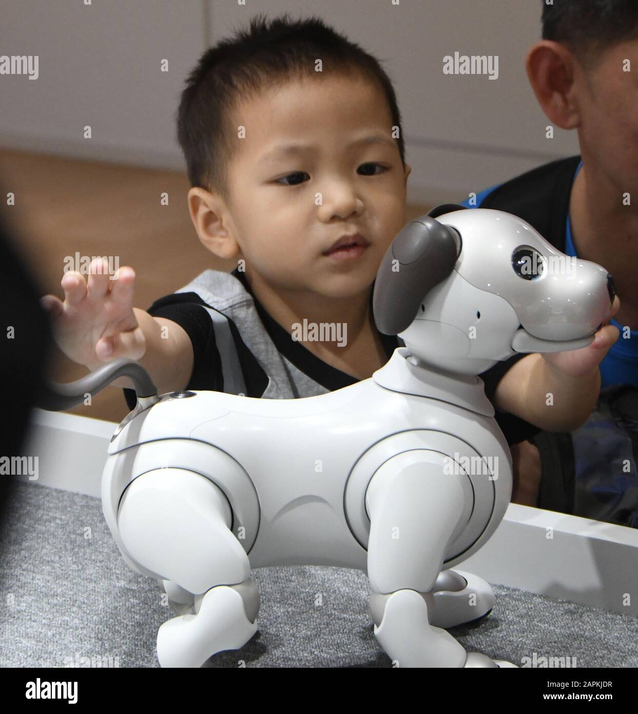 Ginza district children hi-res stock photography and images - Alamy