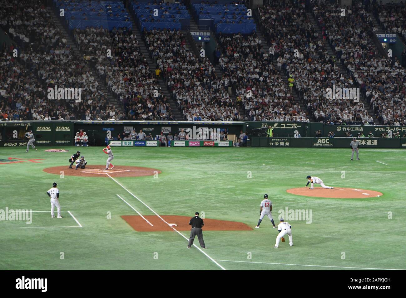 Tokyo dome giants hi-res stock photography and images - Alamy