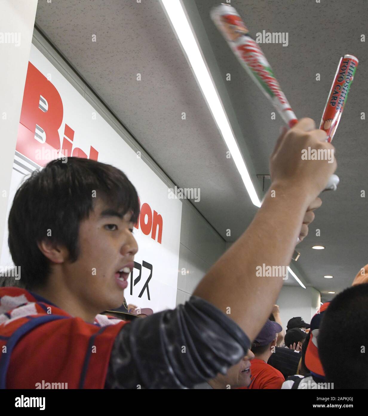 Tokyo, Japan. 11th Nov, 2018. Japanese fans cheer for their all stars ...