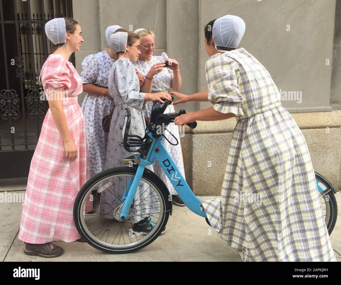Mennonite women hi-res stock photography and images - Alamy