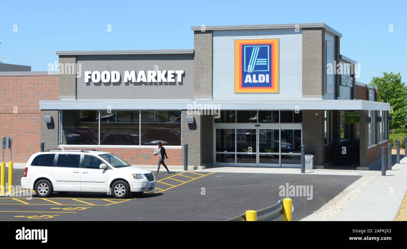 Aldi food markets 001 jpg hi-res stock photography and images - Alamy