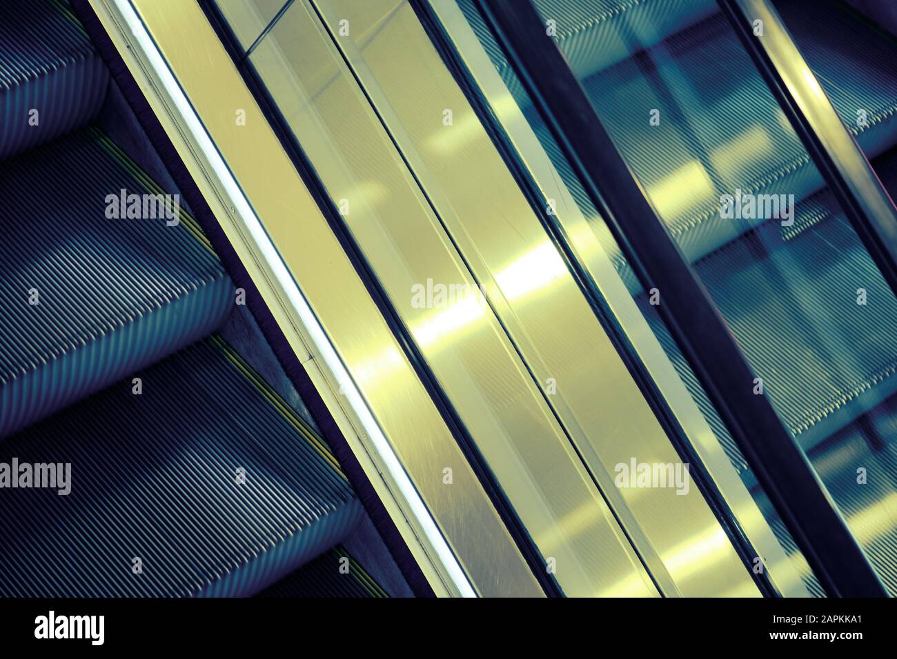 Two escalators hi-res stock photography and images - Alamy