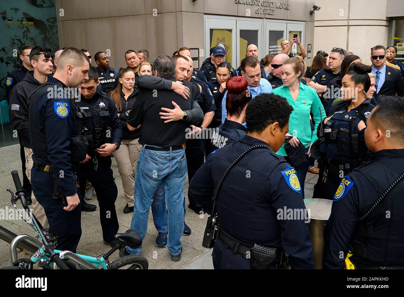 Sacramento, CA, USA. 23rd Jan, 2020. Denis OÃ Sullivan, back to camera ...