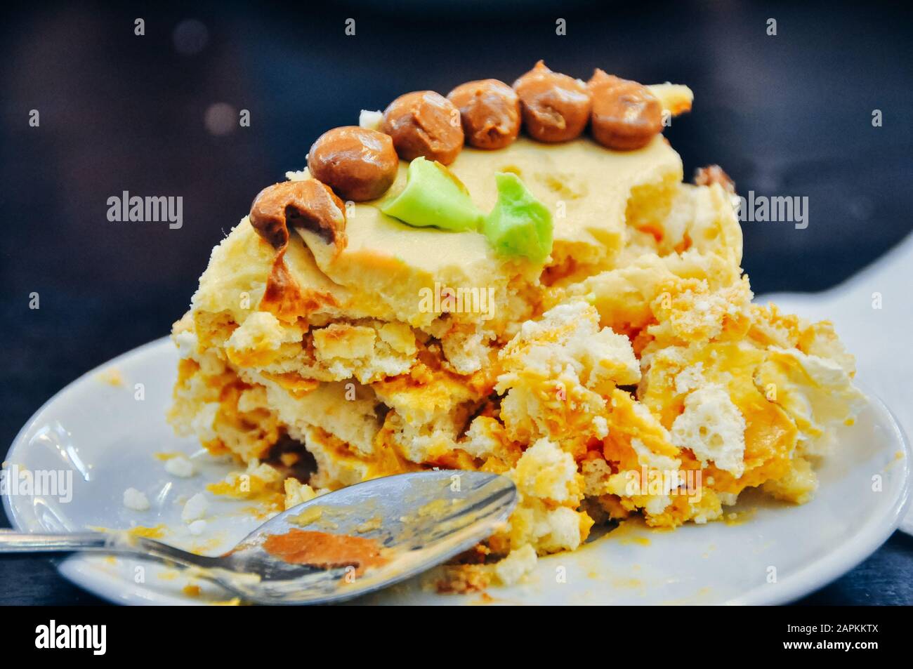On white plate lies dark hi-res stock photography and images - Alamy