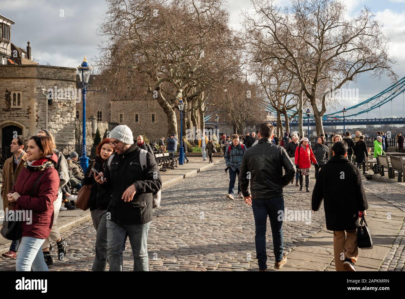 London embankment morning hi-res stock photography and images - Alamy