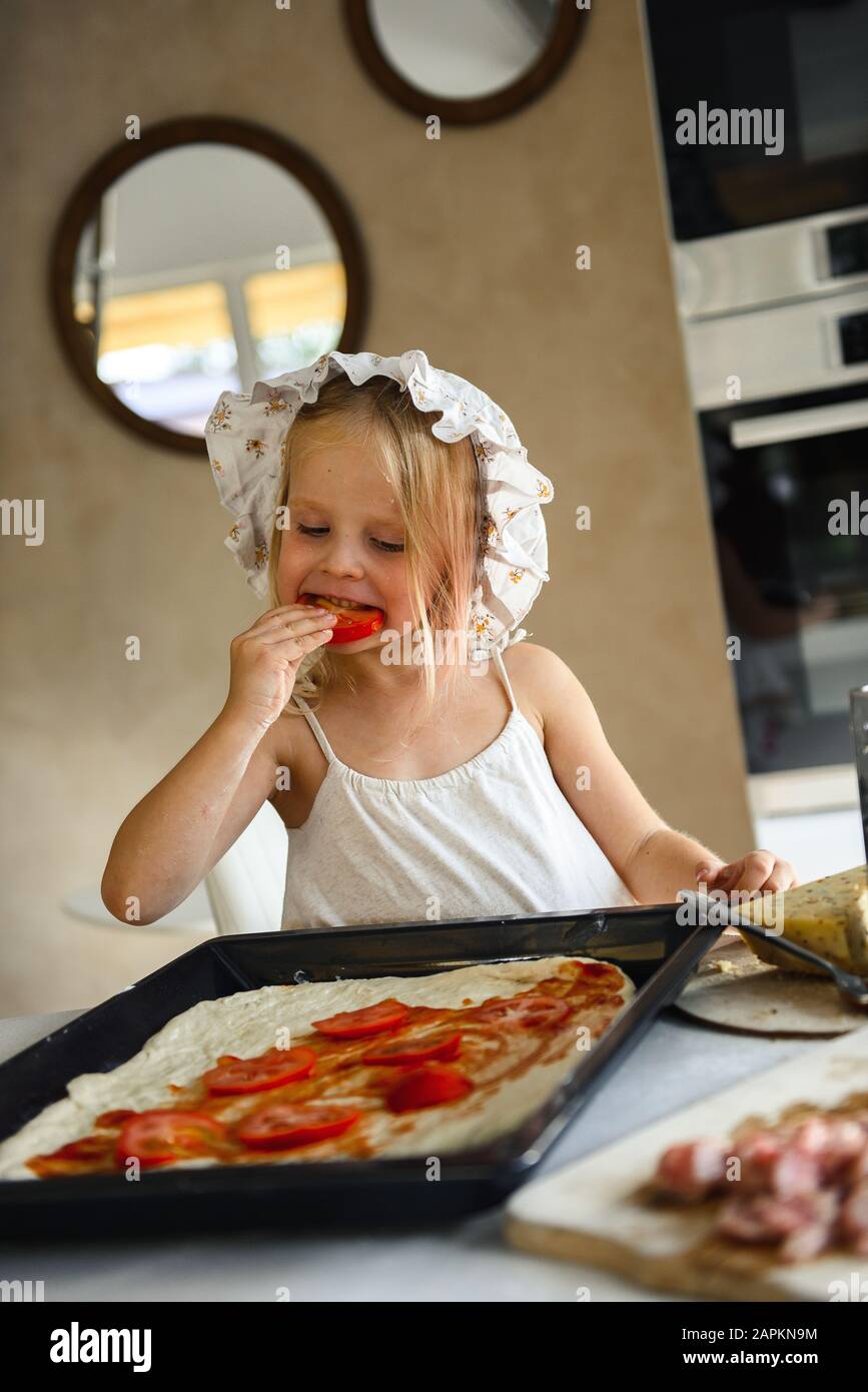 Little girl cooking pizza in the kitchen Stock Photo - Alamy