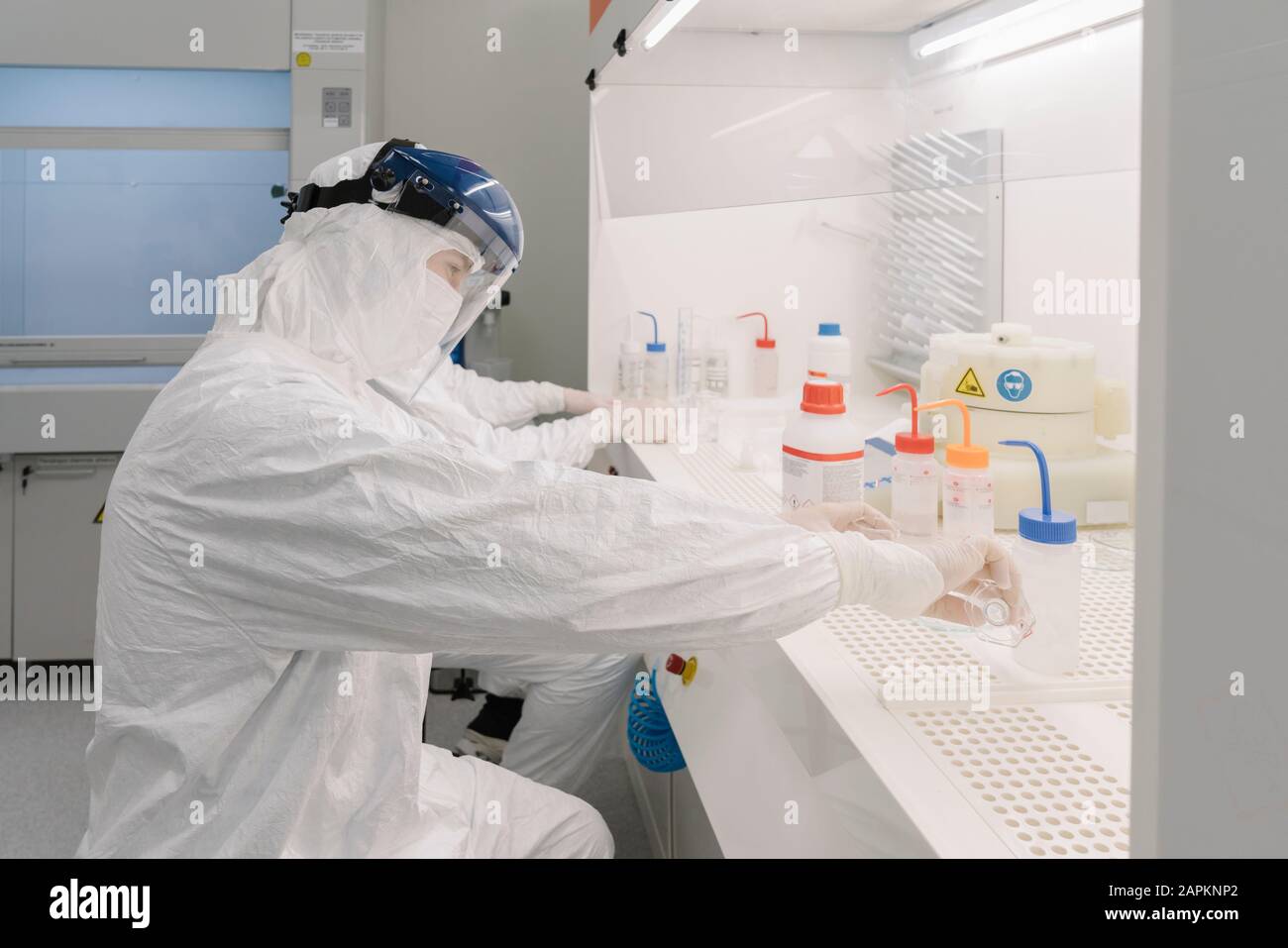 Two scientists working in laboratory Stock Photo - Alamy
