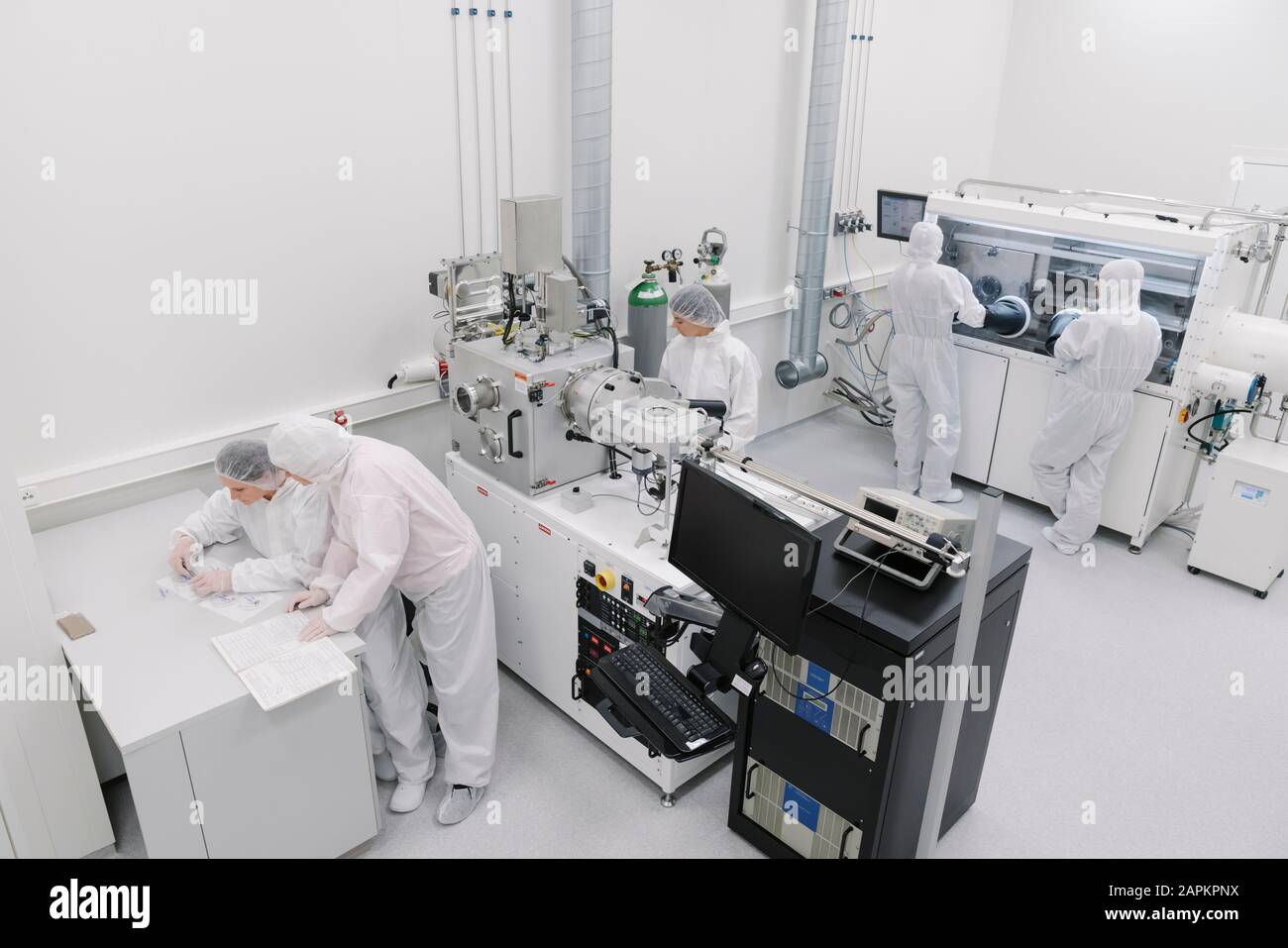Team of scientists working in laboratory of technology center Stock ...