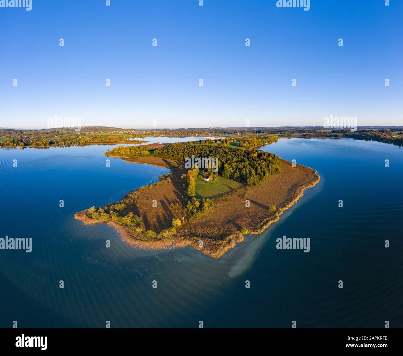 Halbinsel Sassau und Schafwaschener Bucht, Chiemsee, Chiemgau, Luftbild ...