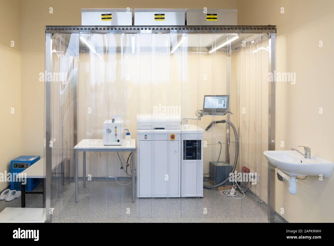 Device in a laboratory Stock Photo - Alamy