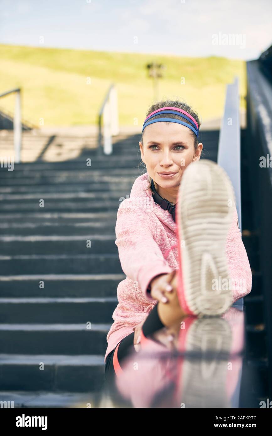 Female runner warming up before workout Stock Photo - Alamy