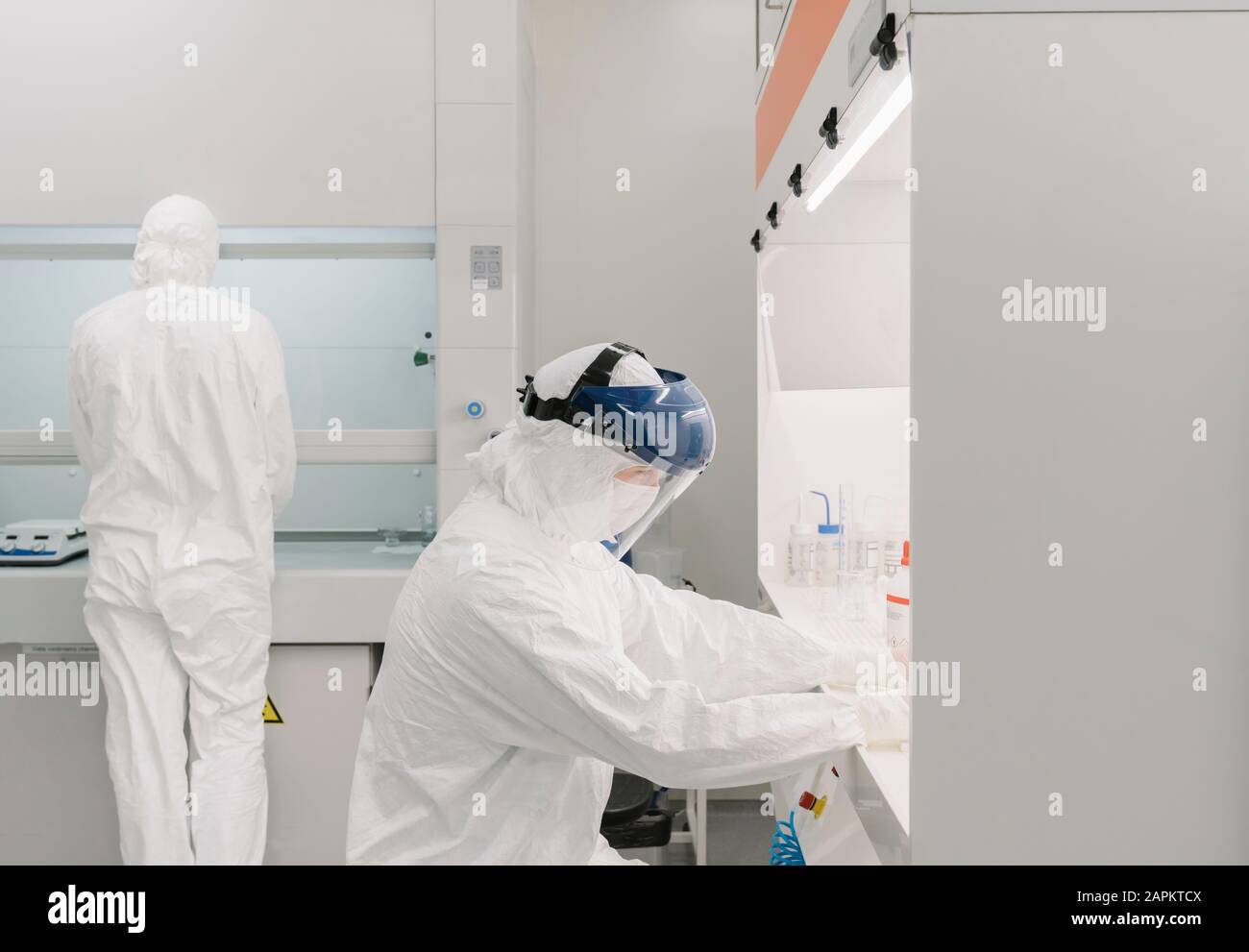 Analyse accurate hi-res stock photography and images - Alamy