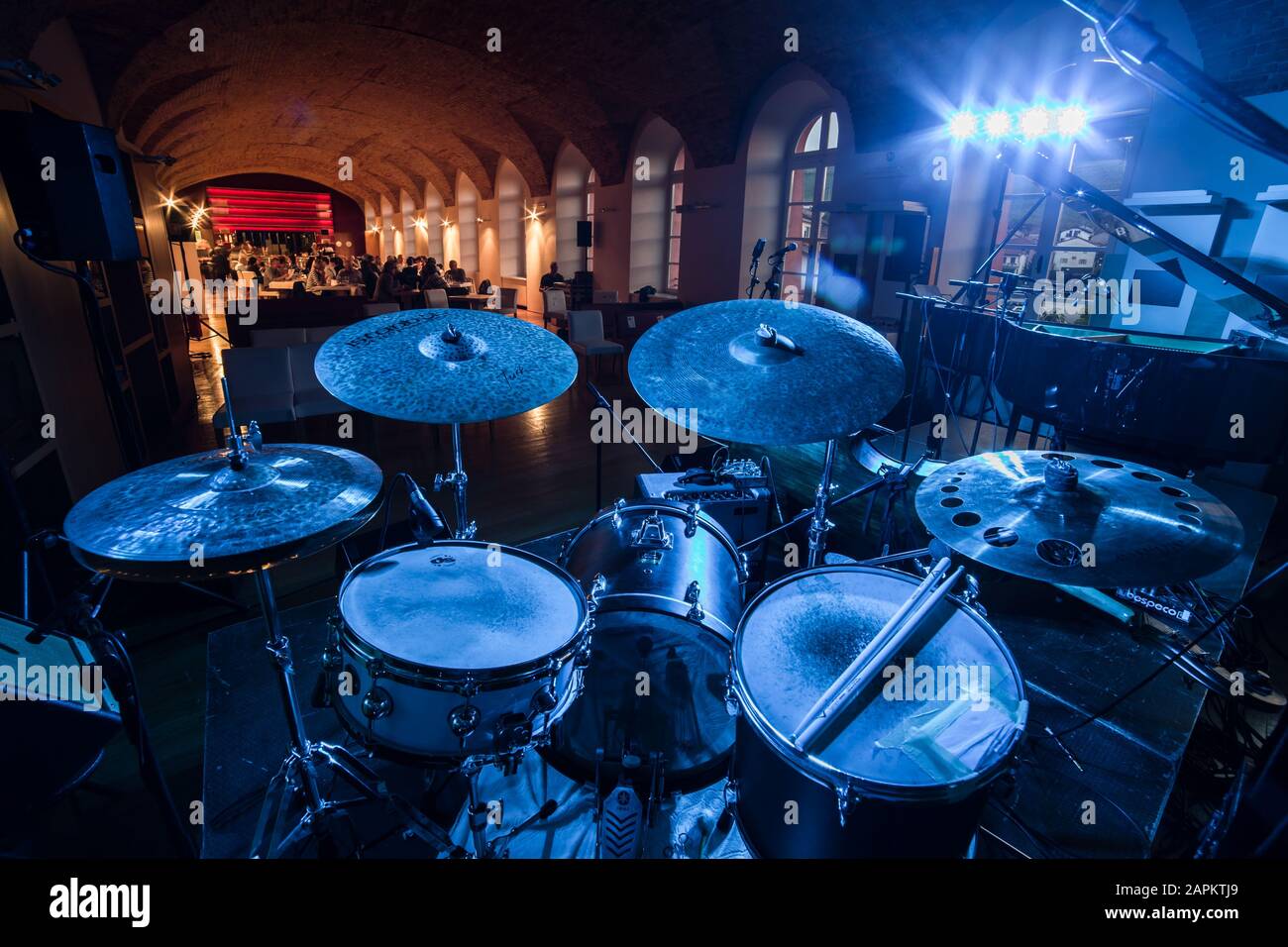 Silhouette Isolated Drum Kit High Resolution Stock Photography and ...