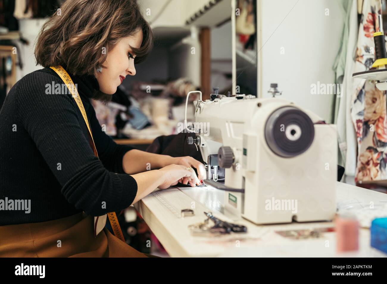 Women Using Sewing Machines High Resolution Stock Photography and ...