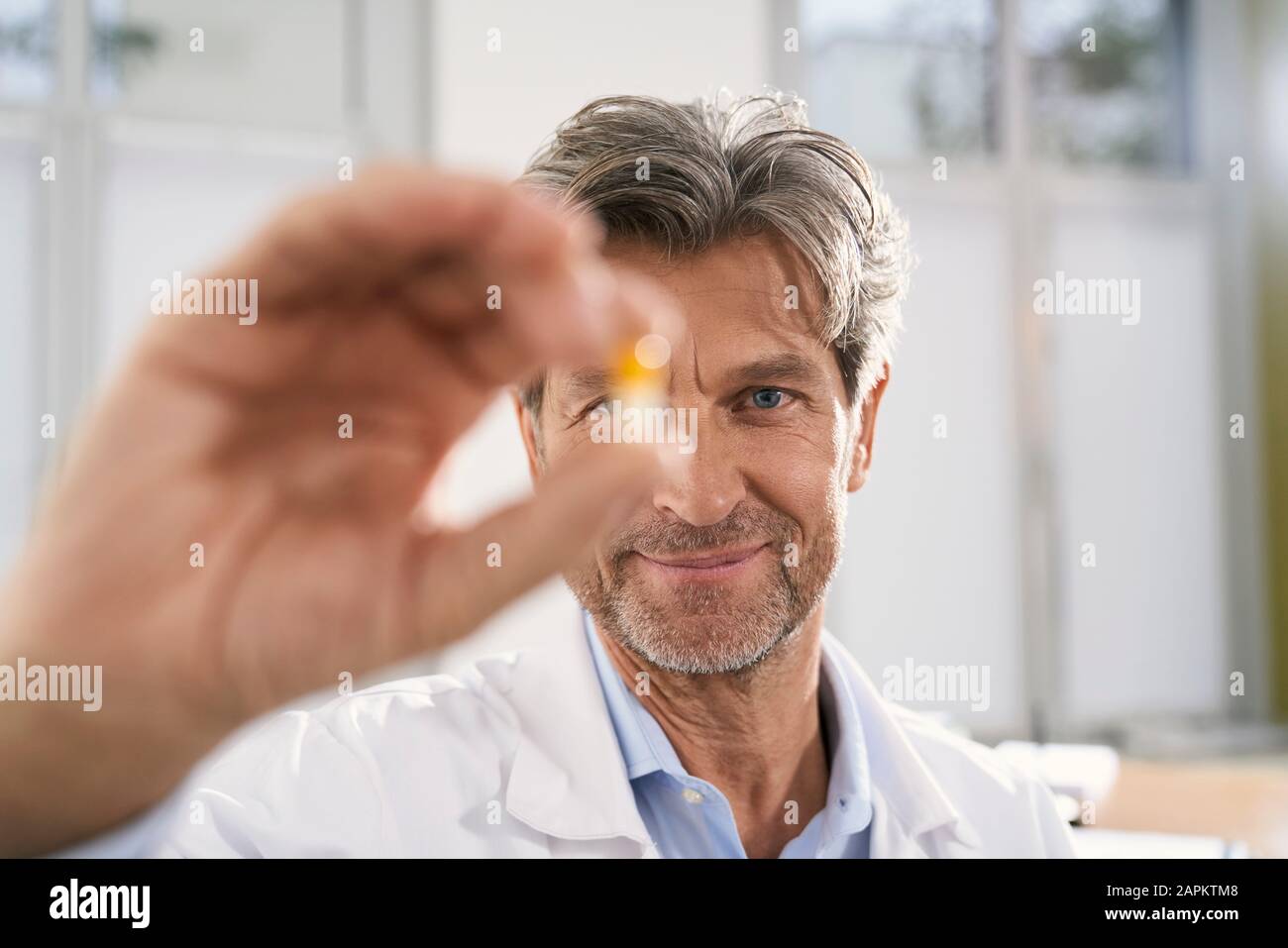Shoulder capsule hi-res stock photography and images - Alamy