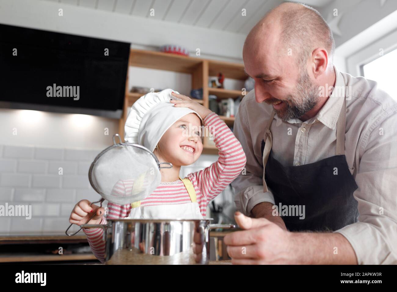 Father and daughter cooking in the kitchen Stock Photo - Alamy