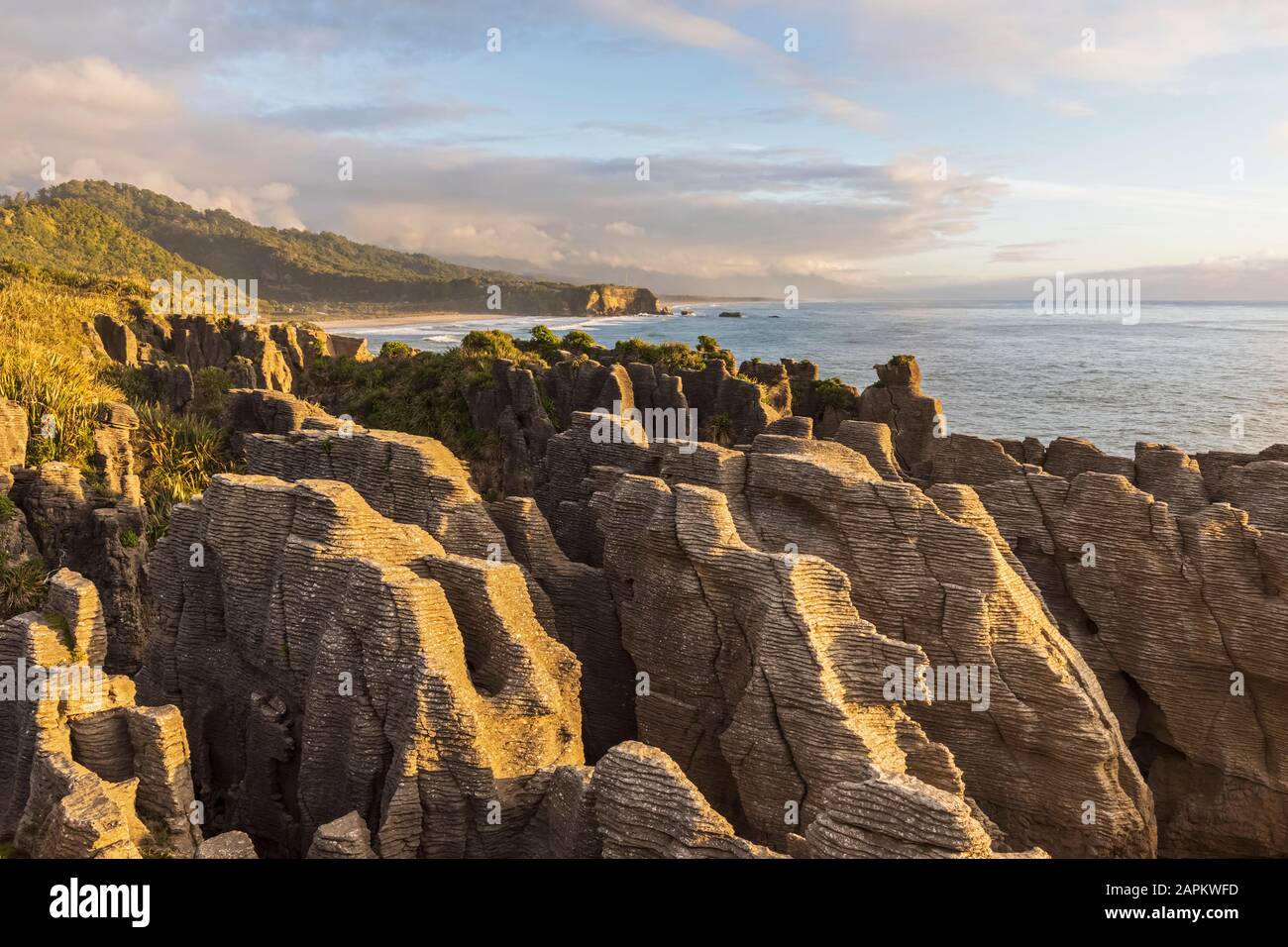 Coastal limestone formation hi-res stock photography and images - Alamy