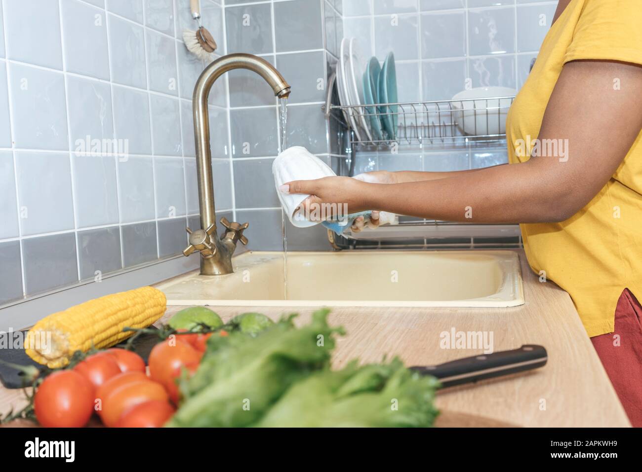 Washing a cup hi-res stock photography and images - Alamy