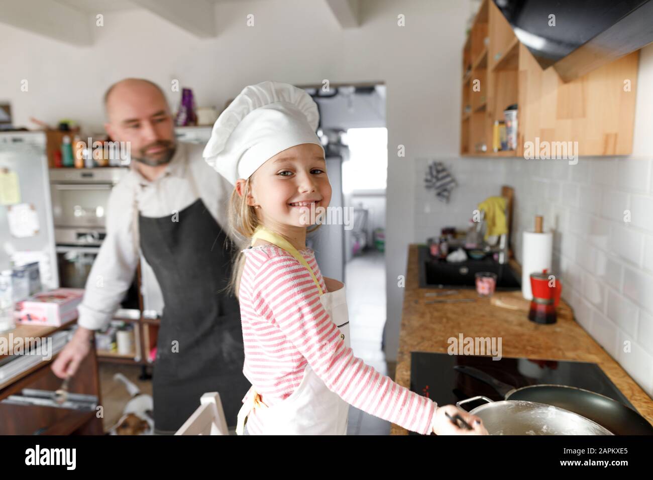 Father and daughter cooking in the kitchen Stock Photo - Alamy