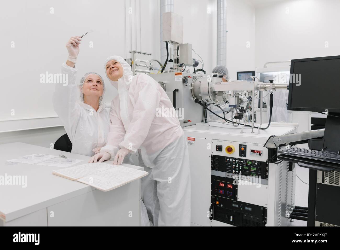 Two scientists working in laboratory Stock Photo - Alamy