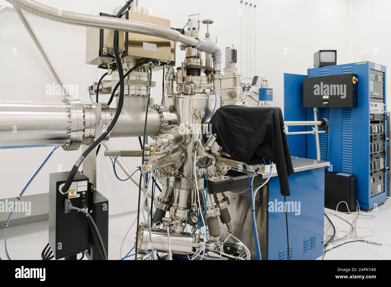 Complex device in a laboratory Stock Photo - Alamy