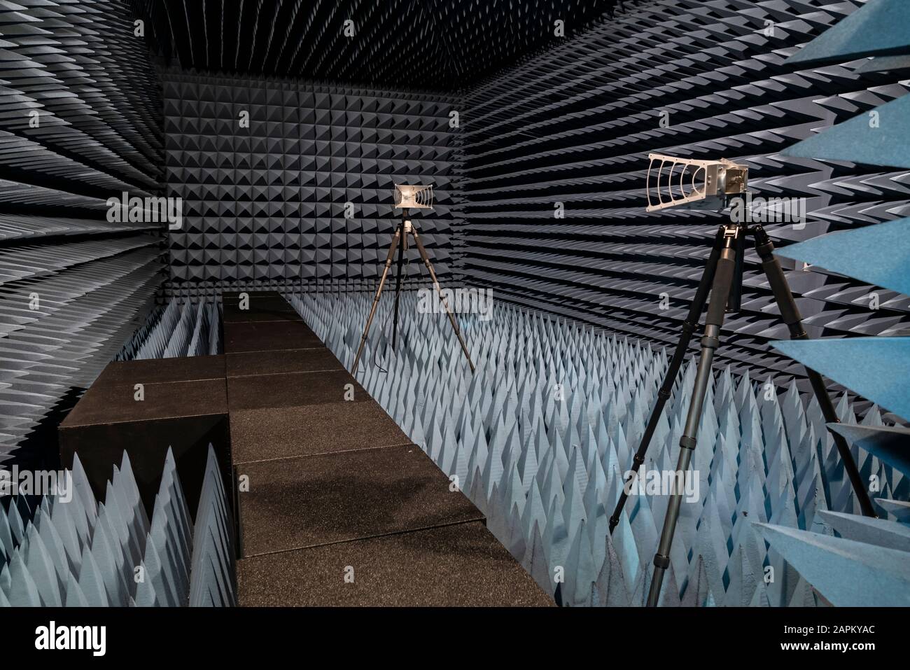 Echo chamber hi-res stock photography and images - Alamy