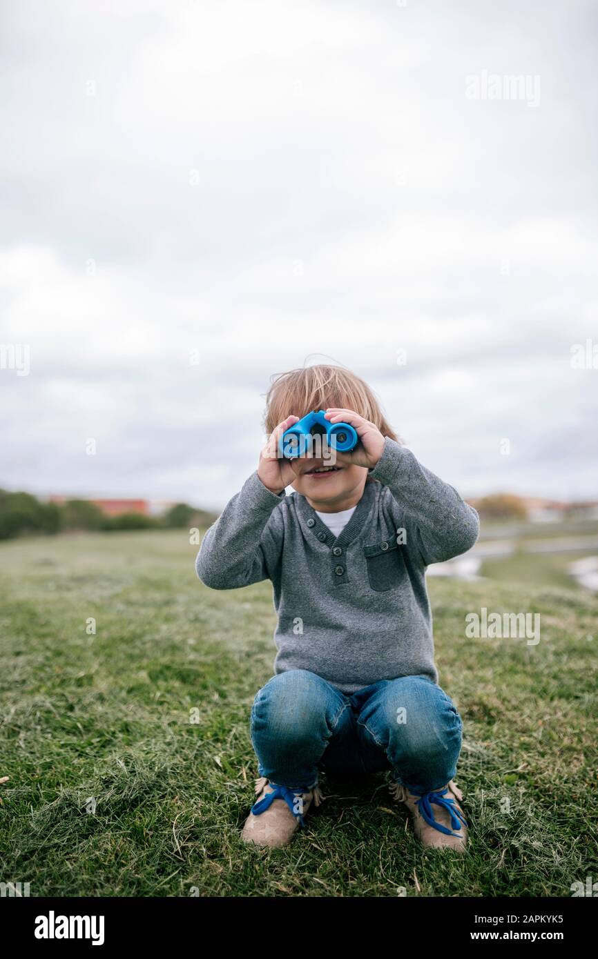 Kids cowering hi-res stock photography and images - Alamy