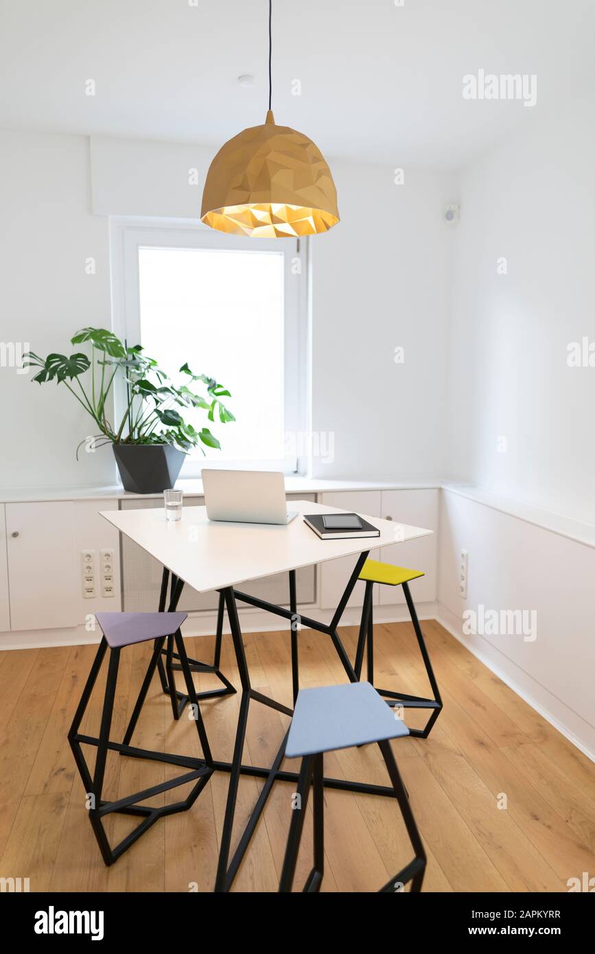 Books on wooden tables hi-res stock photography and images - Alamy