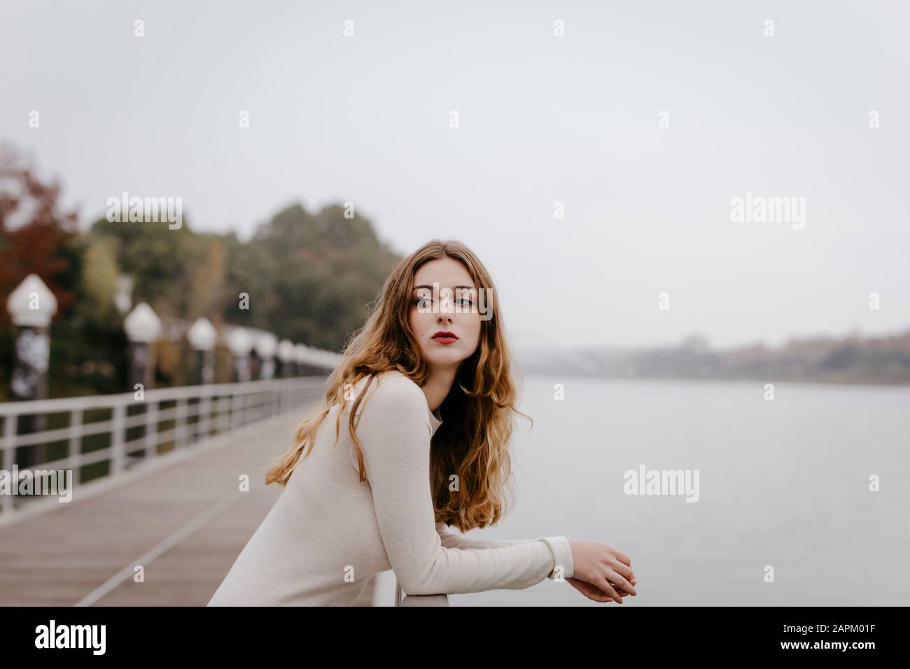 Lean leaning sideways hi-res stock photography and images - Alamy