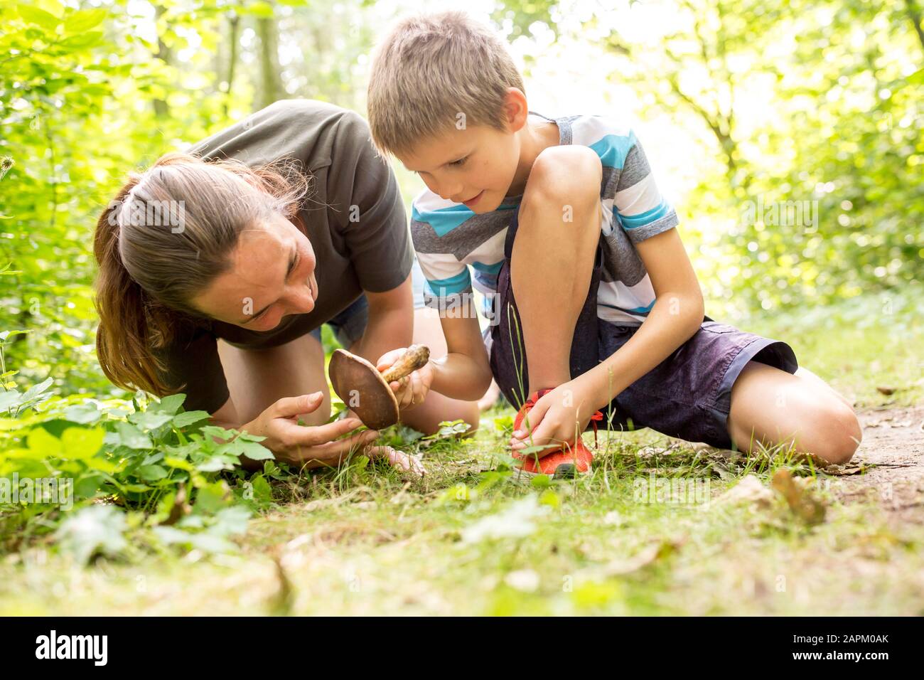 Kids cowering hi-res stock photography and images - Alamy