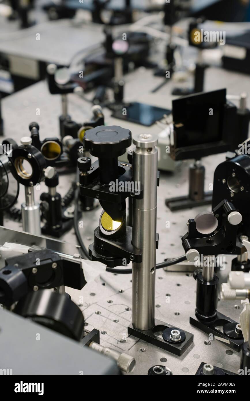 Laser device in a laboratory Stock Photo - Alamy