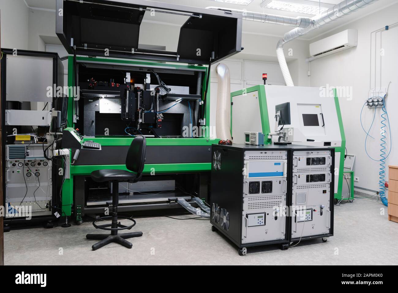 Laser device in a laboratory Stock Photo - Alamy