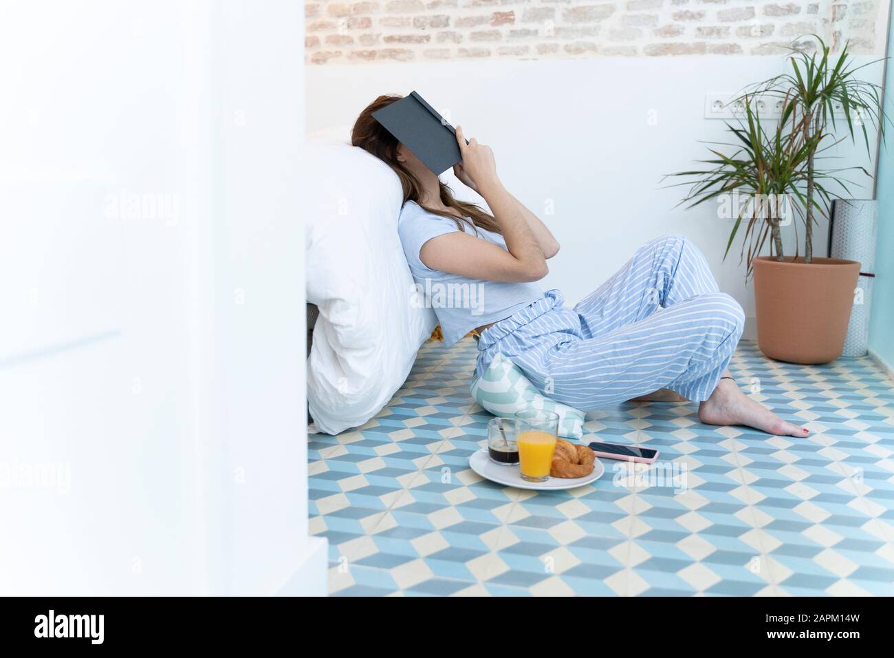 Mobile generation boring woman hi-res stock photography and images - Alamy