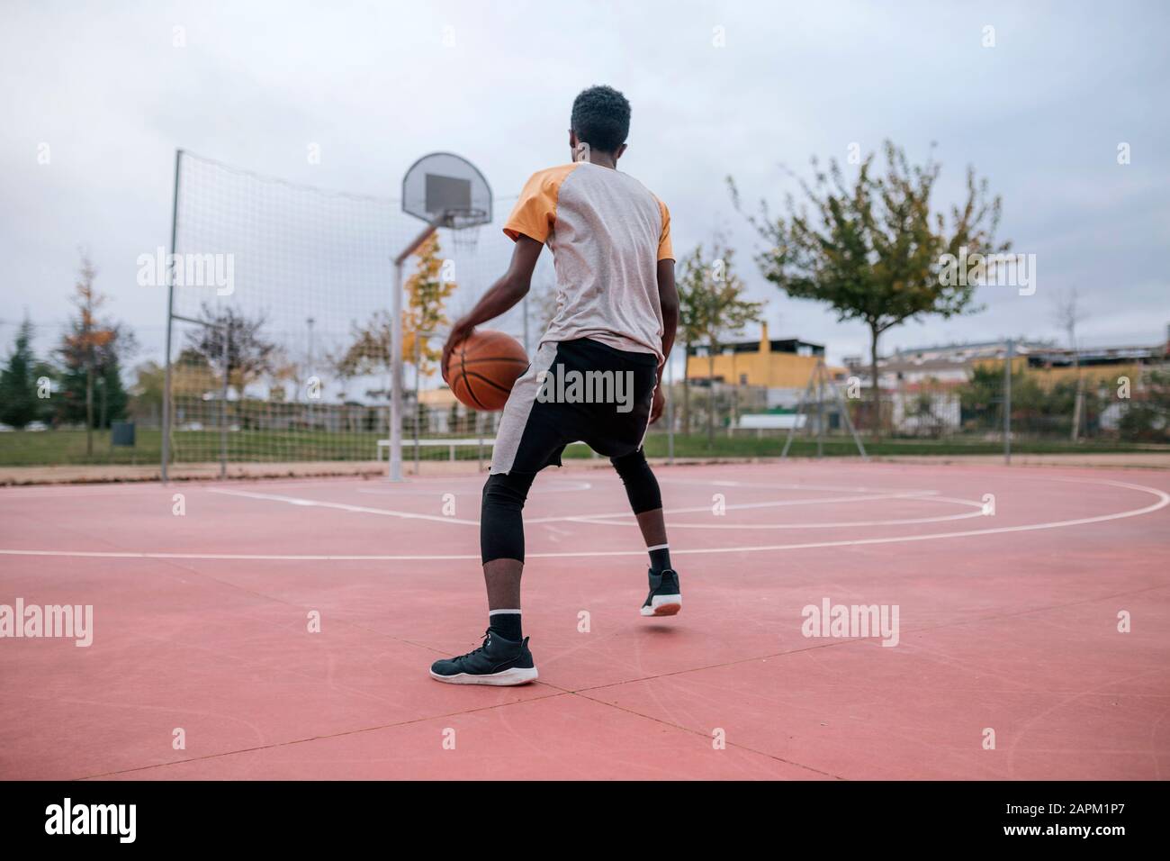Body slam basketball hi-res stock photography and images - Alamy