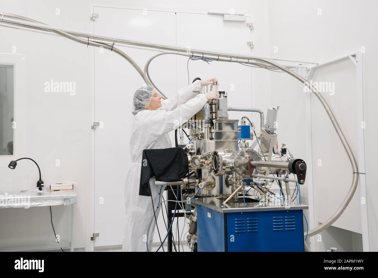 Cleanroom suit hi-res stock photography and images - Alamy
