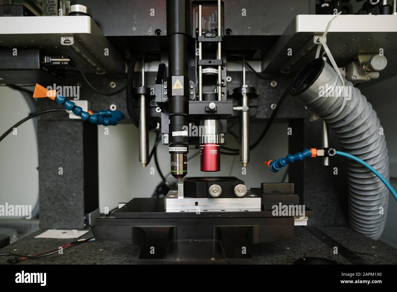 Laser device in a laboratory Stock Photo - Alamy