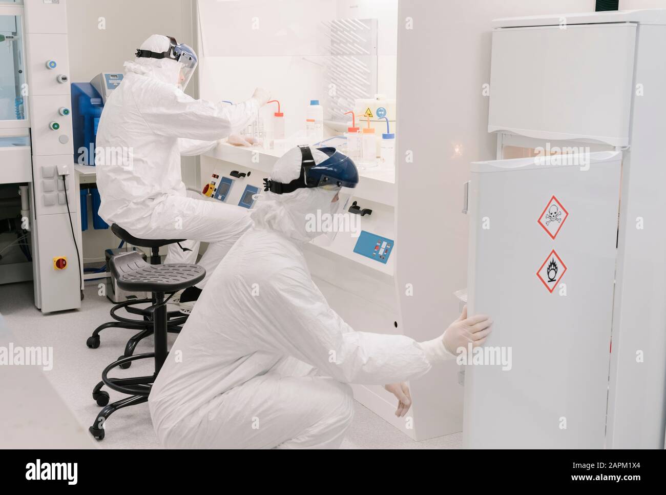 Analyse accurate hi-res stock photography and images - Alamy