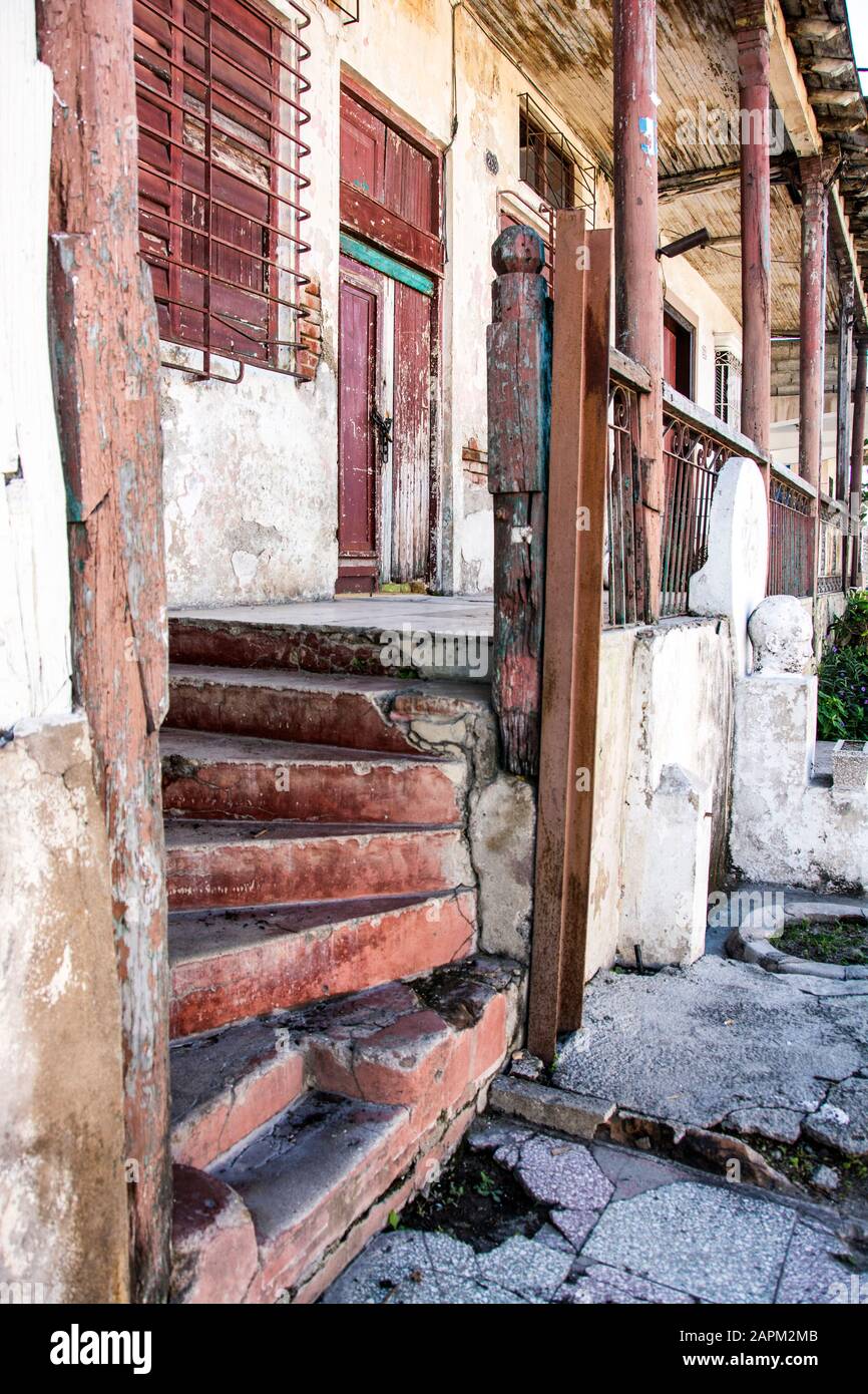 Cuban housing hi-res stock photography and images - Alamy
