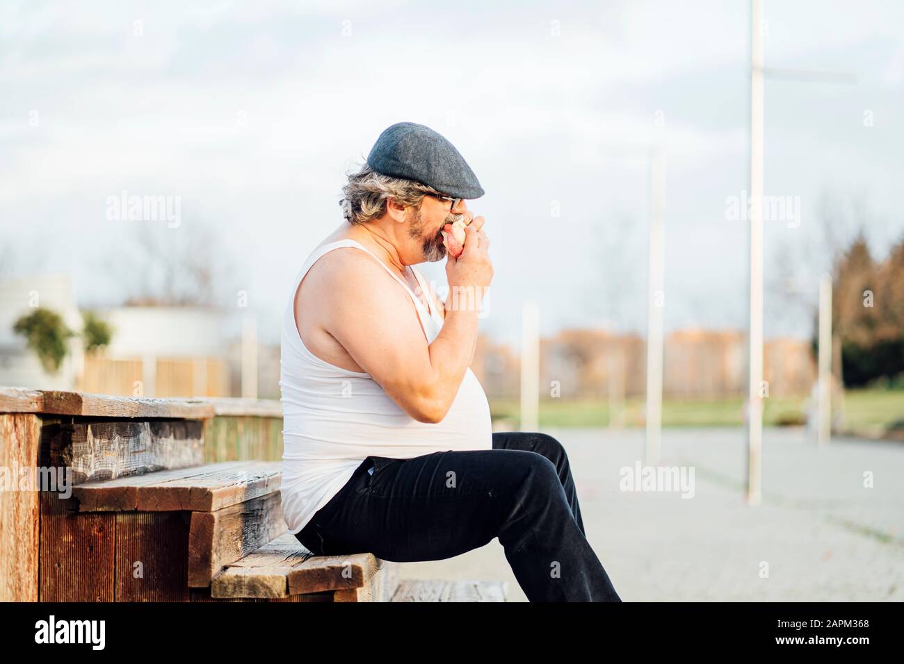 Beer belly sitting hi-res stock photography and images - Alamy